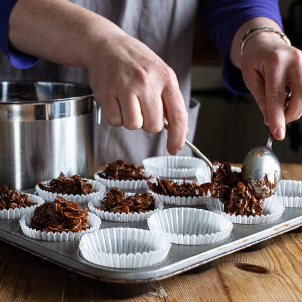 Chocolate Cornflake Cakes - The Hedgecombers