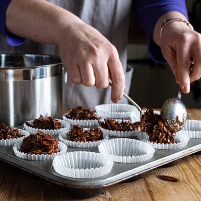 Chocolate Cornflake Cakes - The Hedgecombers