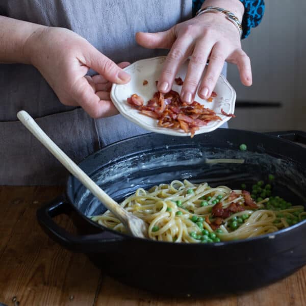 One-Pot Bacon and Pea Pasta - The Hedgecombers