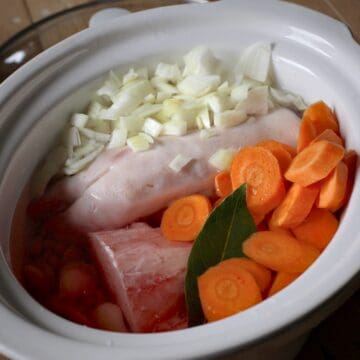 Guernsey Bean Jar in the Slow Cooker - The Hedgecombers