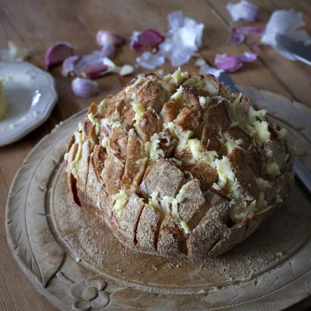 Garlic Hedgehog Bread - the pull apart loaf for sharing! - The Hedgecombers