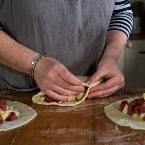 Easy Cornish Pasty Recipe - The Hedgecombers