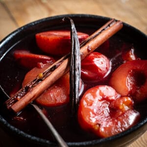 Quick Stewed Plums {No Added Sugar} - The Hedgecombers